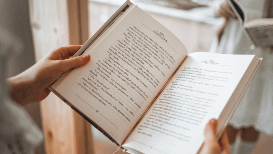 Who Is Colleen Hoover? The Author Behind the Books That Broke (and ...